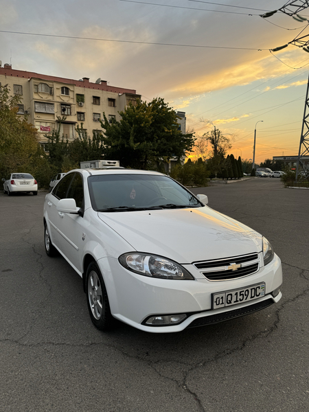 Gentra Jentra Lacetti sotiladi