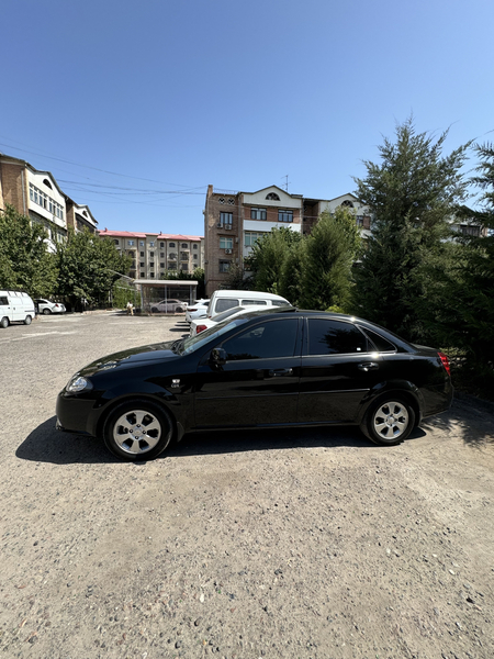 Jentra 23/24 qora