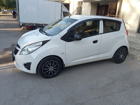 Chevrolet Spark AT sotiladi