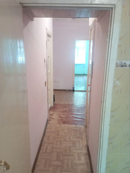 ПРОДАЕТСЯ Чирчик ш. 9 м/н 1-этаж 2х янги планировка