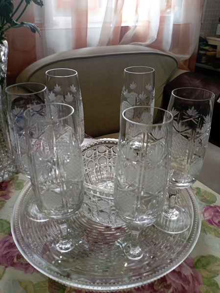Продам хрустальные фужеры.