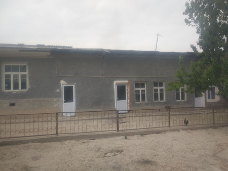 6.5 соту ховли сотилади 6та хона