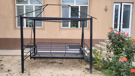 Садовая качеля. Б/У Размер 235×150, высота 250см, цена 1,5 млн торг у