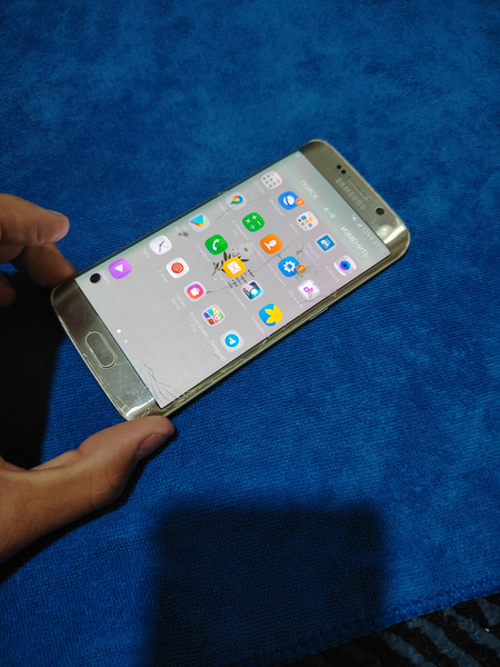 Samsung S6edge sotiladi