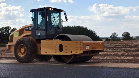 Грунтовый каток Cat CS16