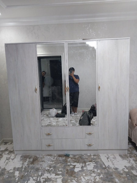 Shkaf 4  eshikli