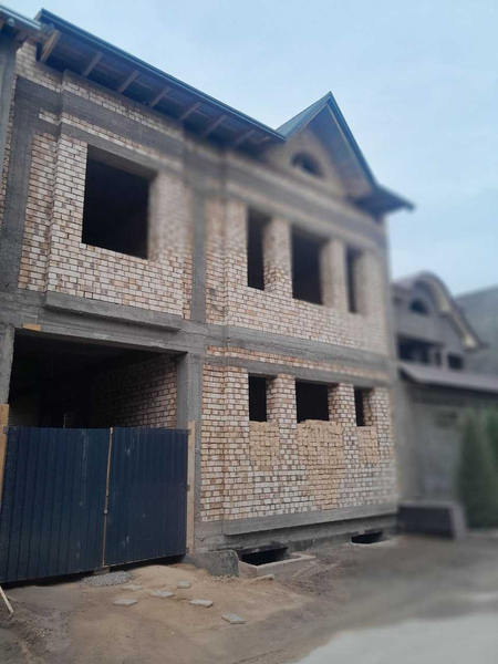 Ховли Сотилади.каропка холатида.