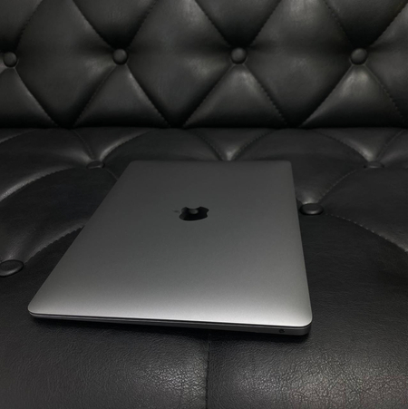 Apple MacBook Air M1 2020 года в хорошем состоянии
