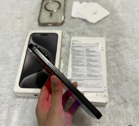 iphone 15pro Max Black titan 256gb Sim 97%Radnoy