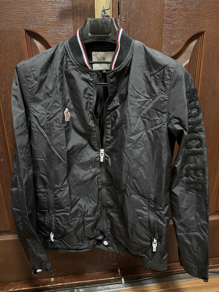 Продам Бомбер и Ветровку Moncler