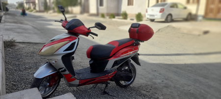 Motosikl skuter mopet