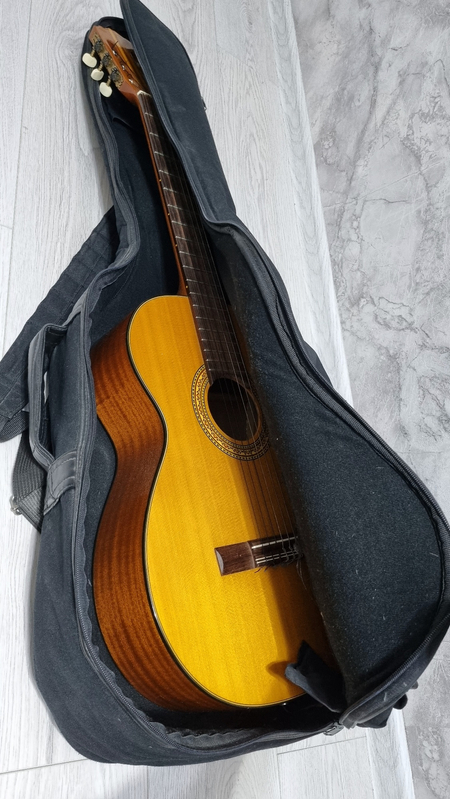 Продаётся классическая гитара Musima Classic