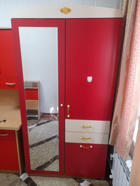 Detiski garnitur srochni sotiladi