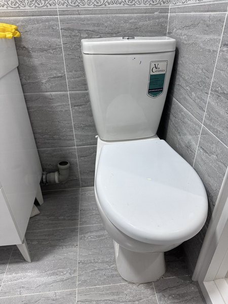 Продаётся раковина, унитаз и мебел