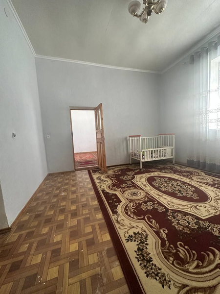 Шинам ва катта ховли сотилади.