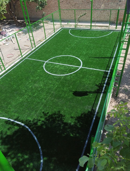 Резиновые покрытия, искуственные газоны.