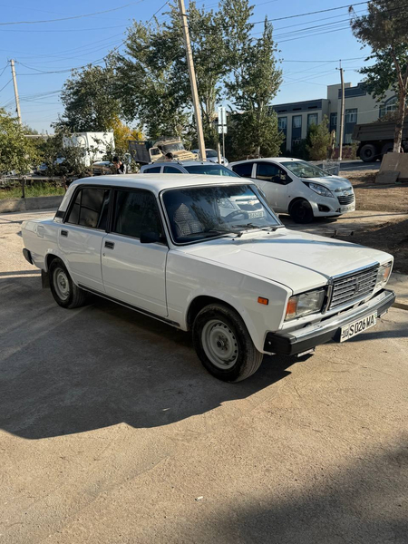 Vaz 2107 сотилади