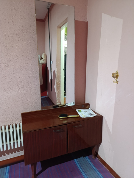 Shkaf mebelar bor sotiladi zur holatda turibdi