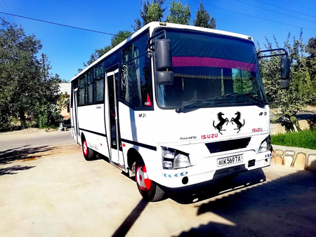 Isuzu avtobus sotiladi