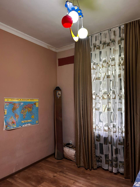 Паркентский, 3/2/2,  ул.М.Риези, ор-р кафе У Влада. Высокие потолки.