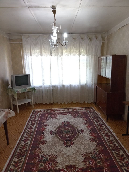 Спутник  2. 2/2/2 срочно  сотилади  деревяшка  5 бекат метро Нахтга