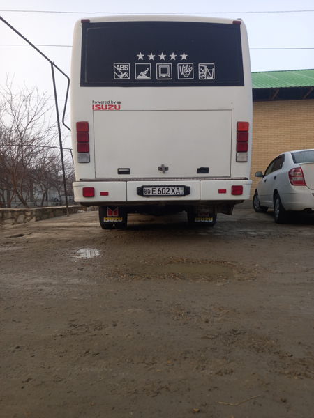 Исузу автобус сотилади