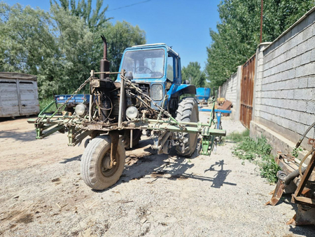 MTZ-80 ikkta bor sotiladi