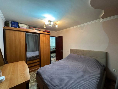 Продаётся квартиры 3/2/4 на Алмазарском районе ул.Олмазор (J2405 )