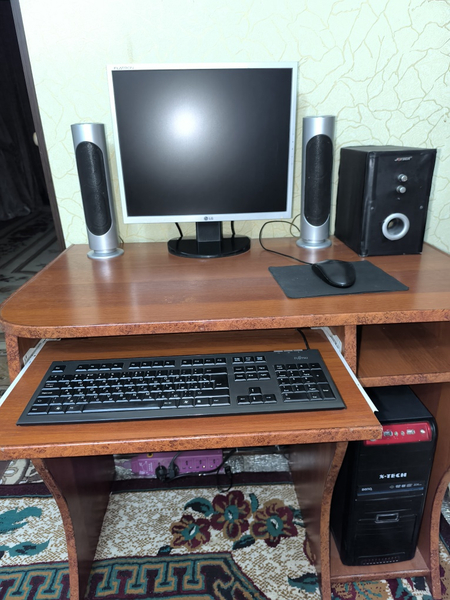 Срочно продаётся домашний игровая компьютер. Состояние отл. Дёшево!