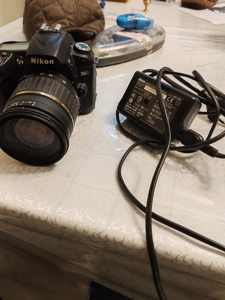 Фотопарат Nikon D90