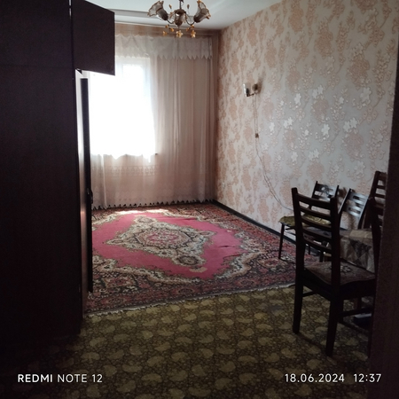 Очень срочно продается 1 ком.квартира на Карасу-6 рядом базар Авайхон