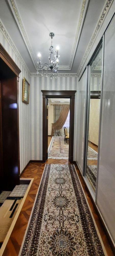 Кибрай марказида, 6 сотых, 6 та хона, барча шароитлар мавжуд