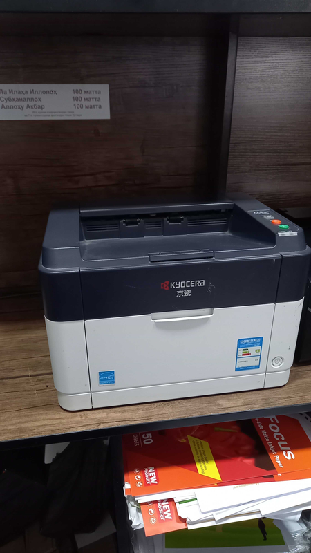 Kyosera. Qora kukunli printer