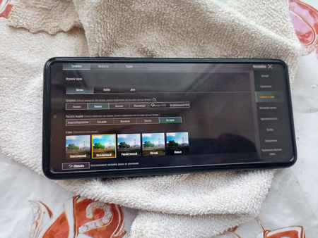 Pocco x3 pro  Telfon chotki karopka dok yoq Rasiyada qolib getgan
