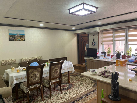 Yunsobod kotta hasanboyda uchaska sotiladi 280 000$min