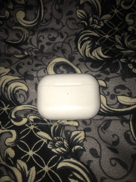 AirPods pro sotiladi narxini kelishamiz
