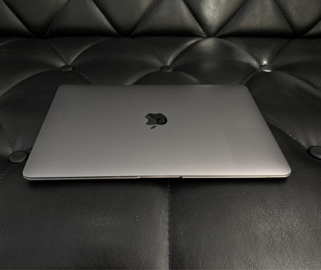 Apple MacBook Air 2018 года в хорошем состоянии
