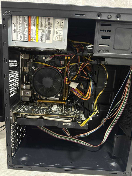 Игровой кейс c монитором 8 поколение/ DDR4 16gb / GPU 6gb/ SSD
