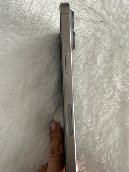 iPhone 15 pro Max 256 Gb America holati idial battery 88%