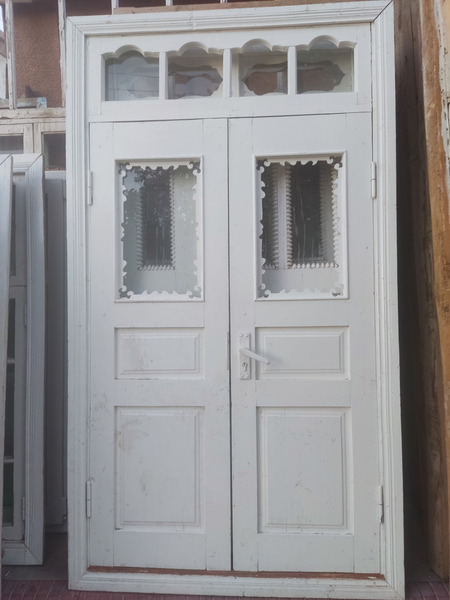 Eski ishik derazalar bor hamma razmerda holatiga qarab narxlari