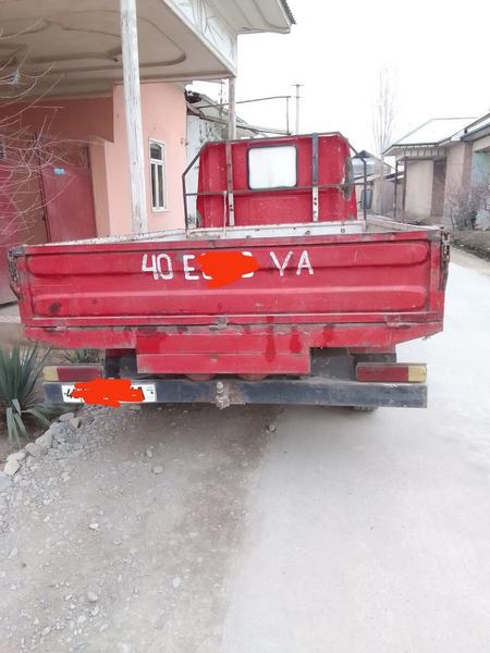 Avtomobil sotiladi