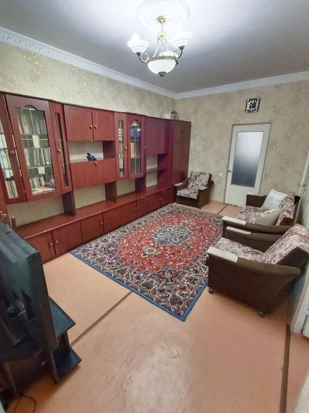 Продаётся Чиланзар 9 2 комн. 3этаж. Балкон 1,5*6.