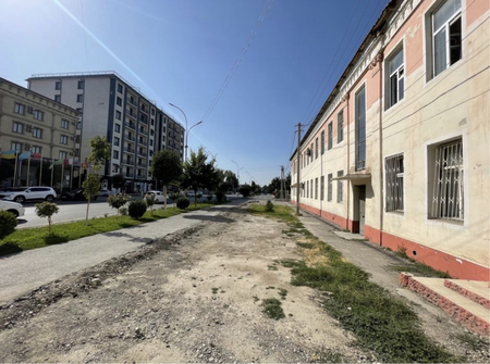 Сдаётся квартира или же помещение под офиса. В центре города.