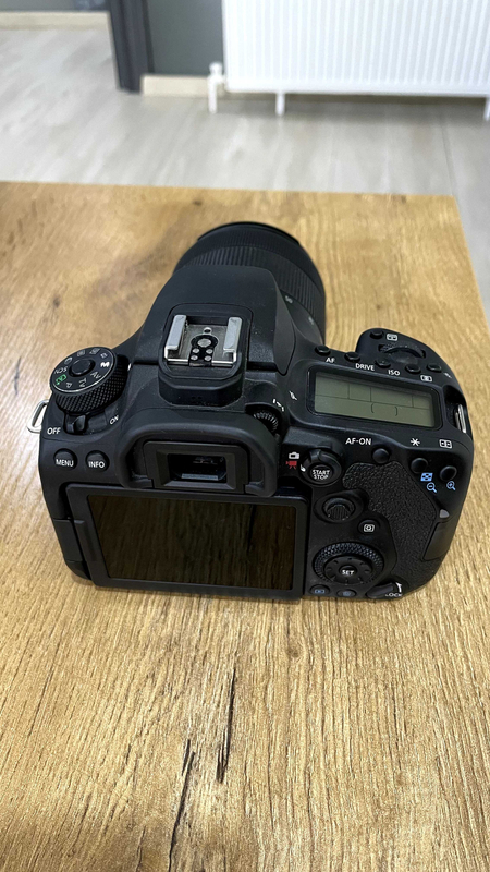 Фотоаппарат EOS 90D с объективом