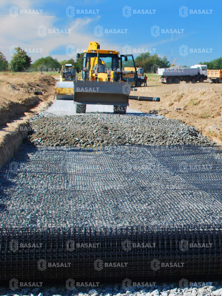 Базальтовая дорожная геосетка композитная 40x40 100гр