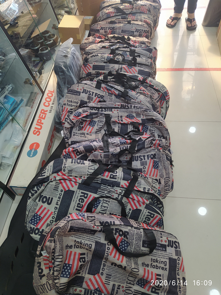 Amerikanski tent hamma moshinaga bor