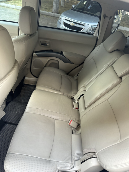 Mitsubishi Outlander Дубаи