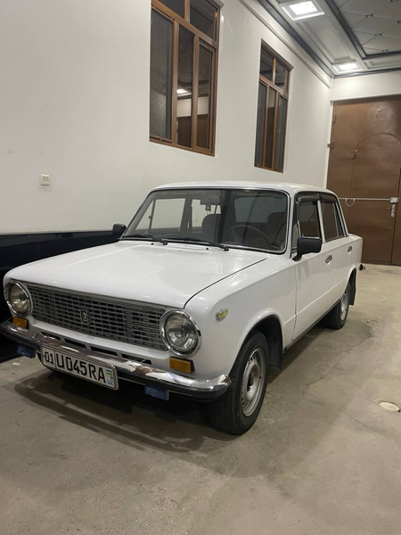 vaz 21011 sotiladi