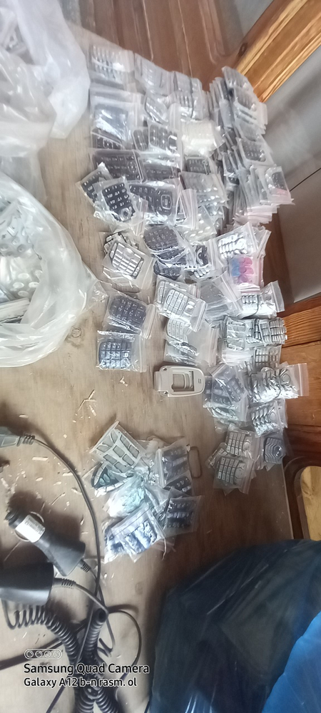 Telefon zapchastchi sotiladi