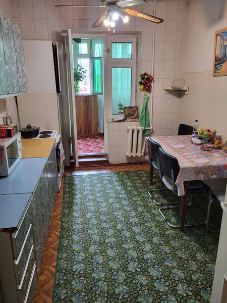ПРОДАЕТСЯ 4в5/4/12
на Нукусской
ор: бывш. Гламур
(Мирабадский район)